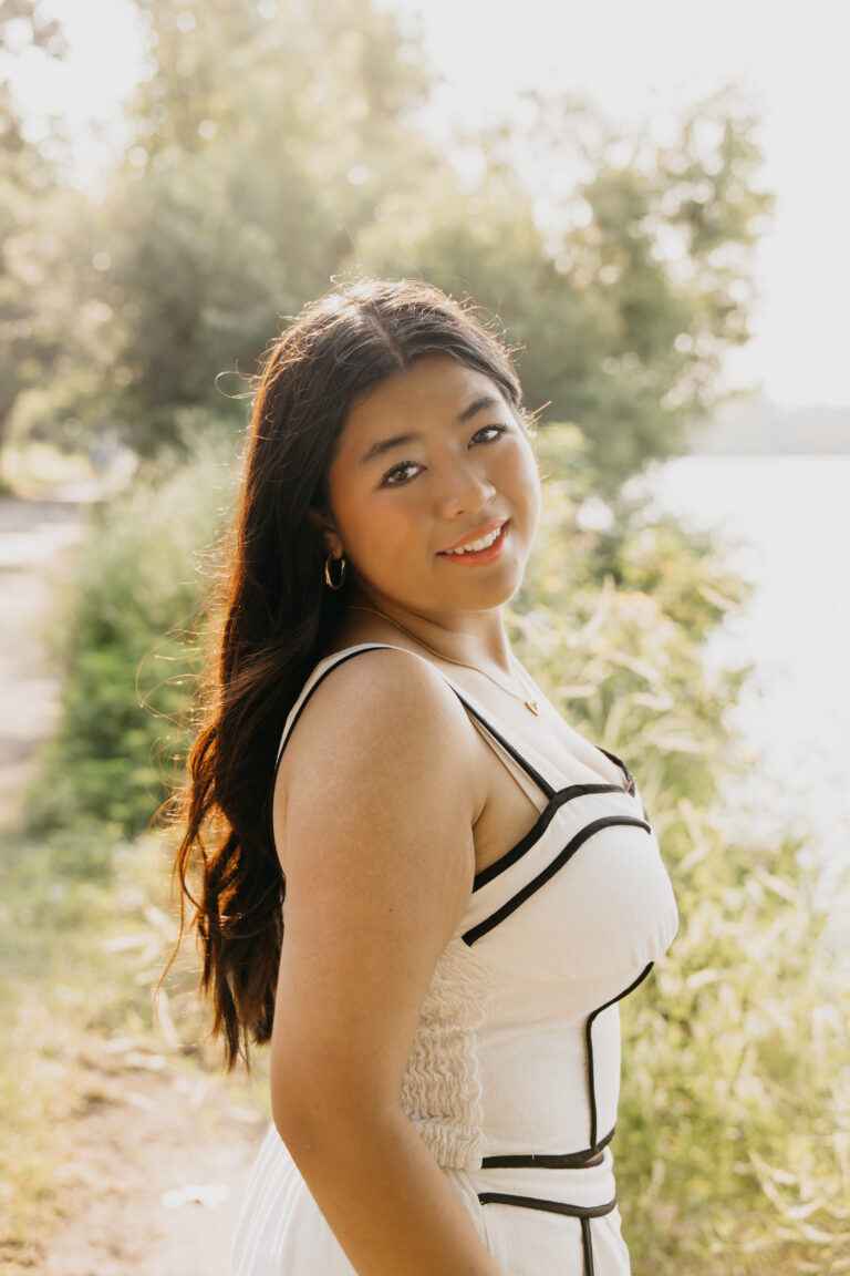 Shakopee High School Senior Photos | Evalyn's Session at Boom Island Park