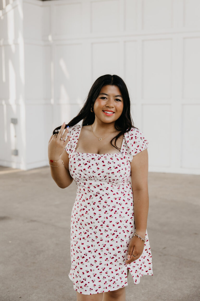 Shakopee High School Senior Photos | Evalyn's Session at Boom Island Park