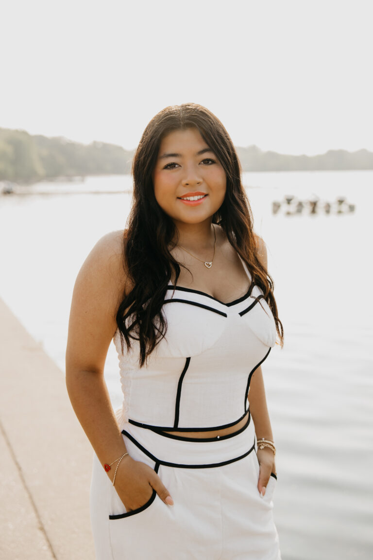 Shakopee High School Senior Photos | Evalyn's Session at Boom Island Park