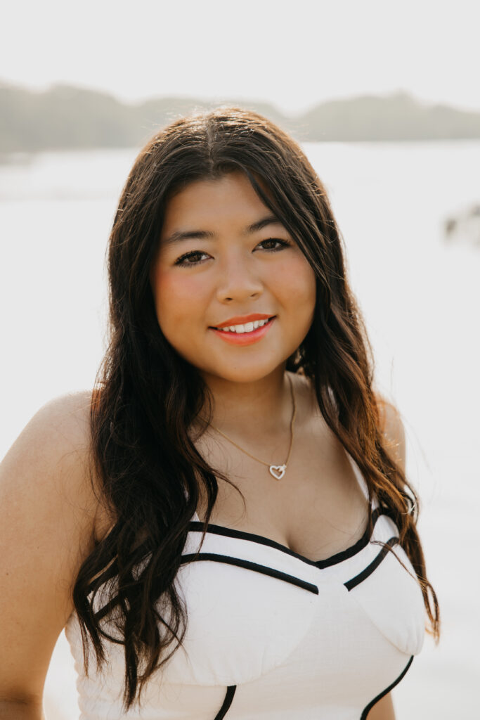 Shakopee High School Senior Photos | Evalyn's Session at Boom Island Park